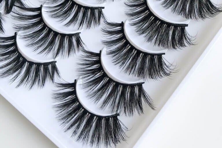 Strip Vs. Individual Eyelashes: Things You Need To Know - Ohlalaltd ...